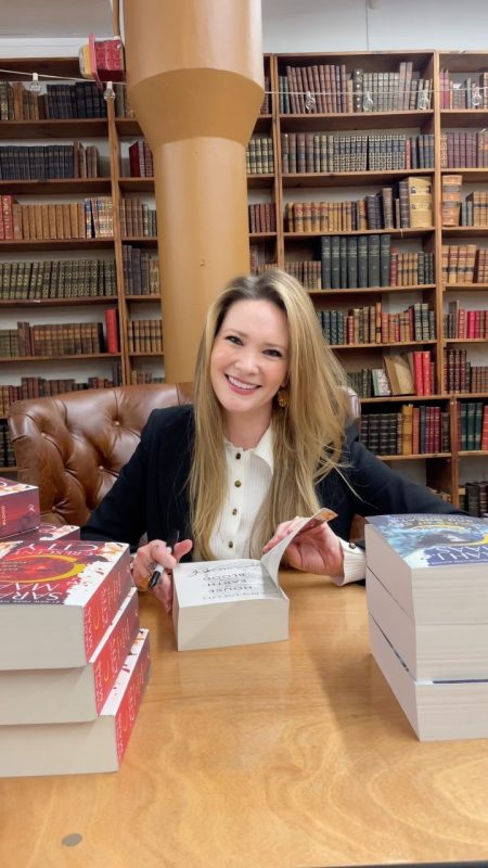 Sarah J. Maas Net Worth: How Much Is She Really Worth? - The Biography ...