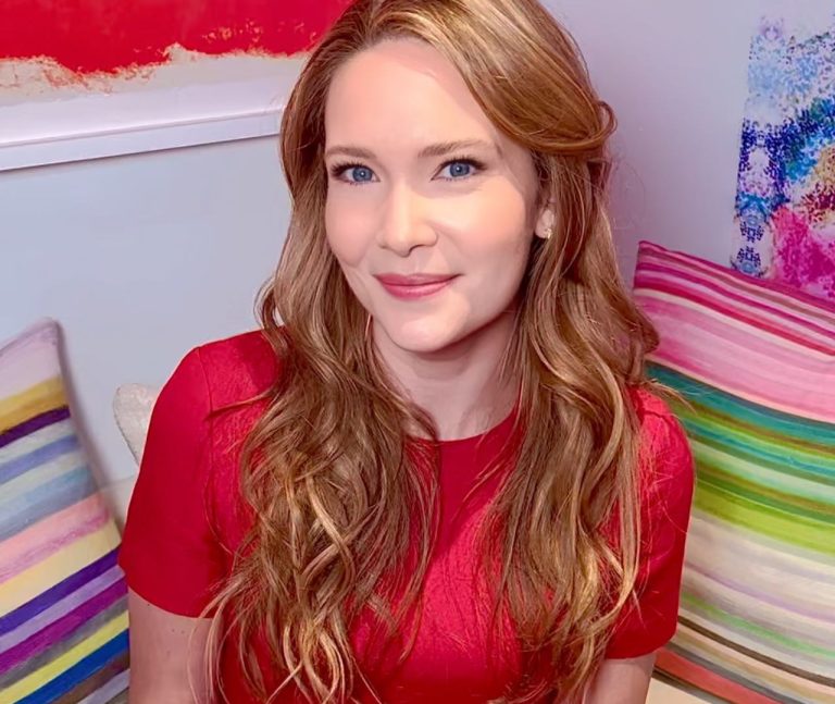 Sarah J. Maas Net Worth: How Much Is She Really Worth? - The Biography ...